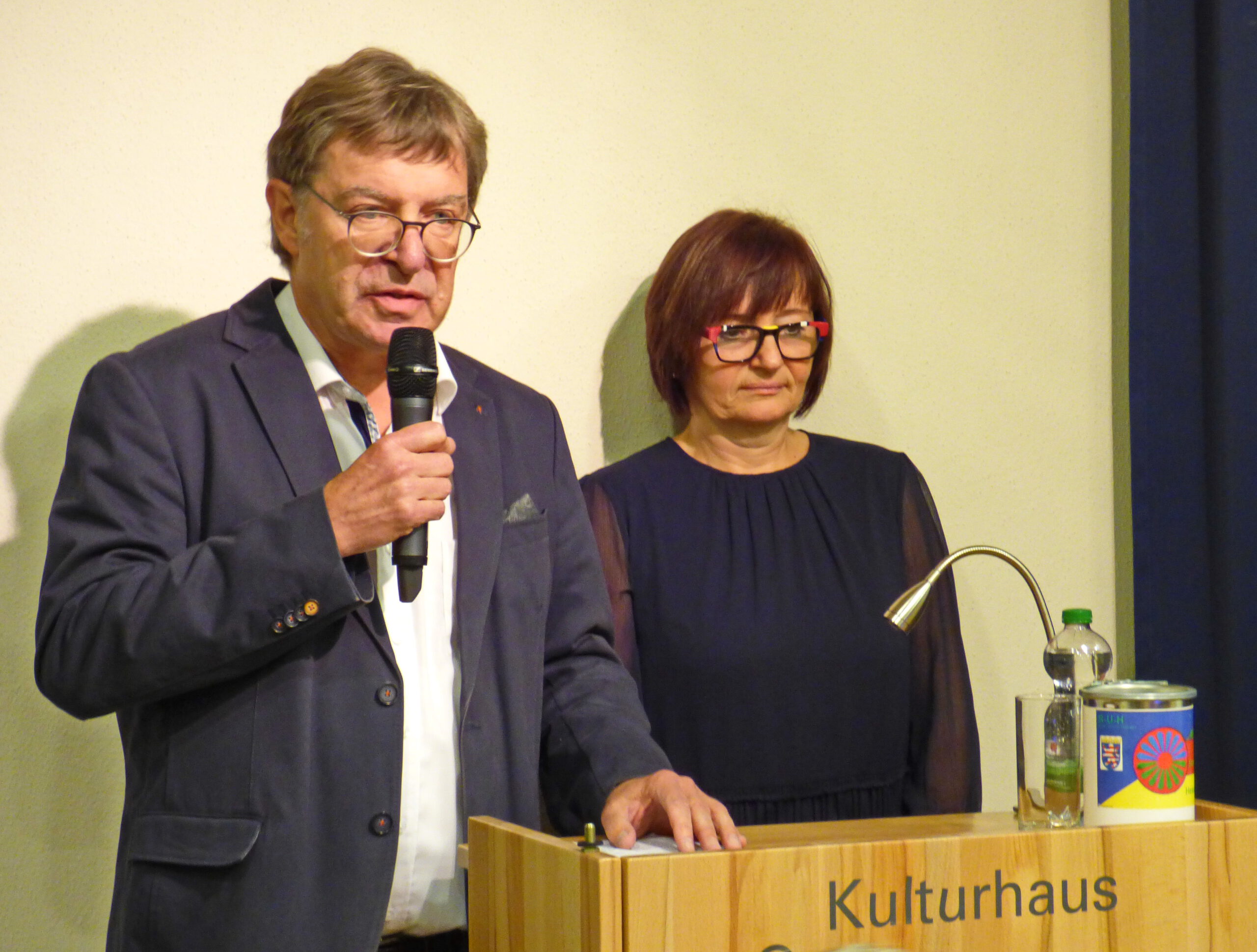 Ricardo L. Laubinger erinnert im Kulturhaus Alte Synagoge in Münzenberg ...
